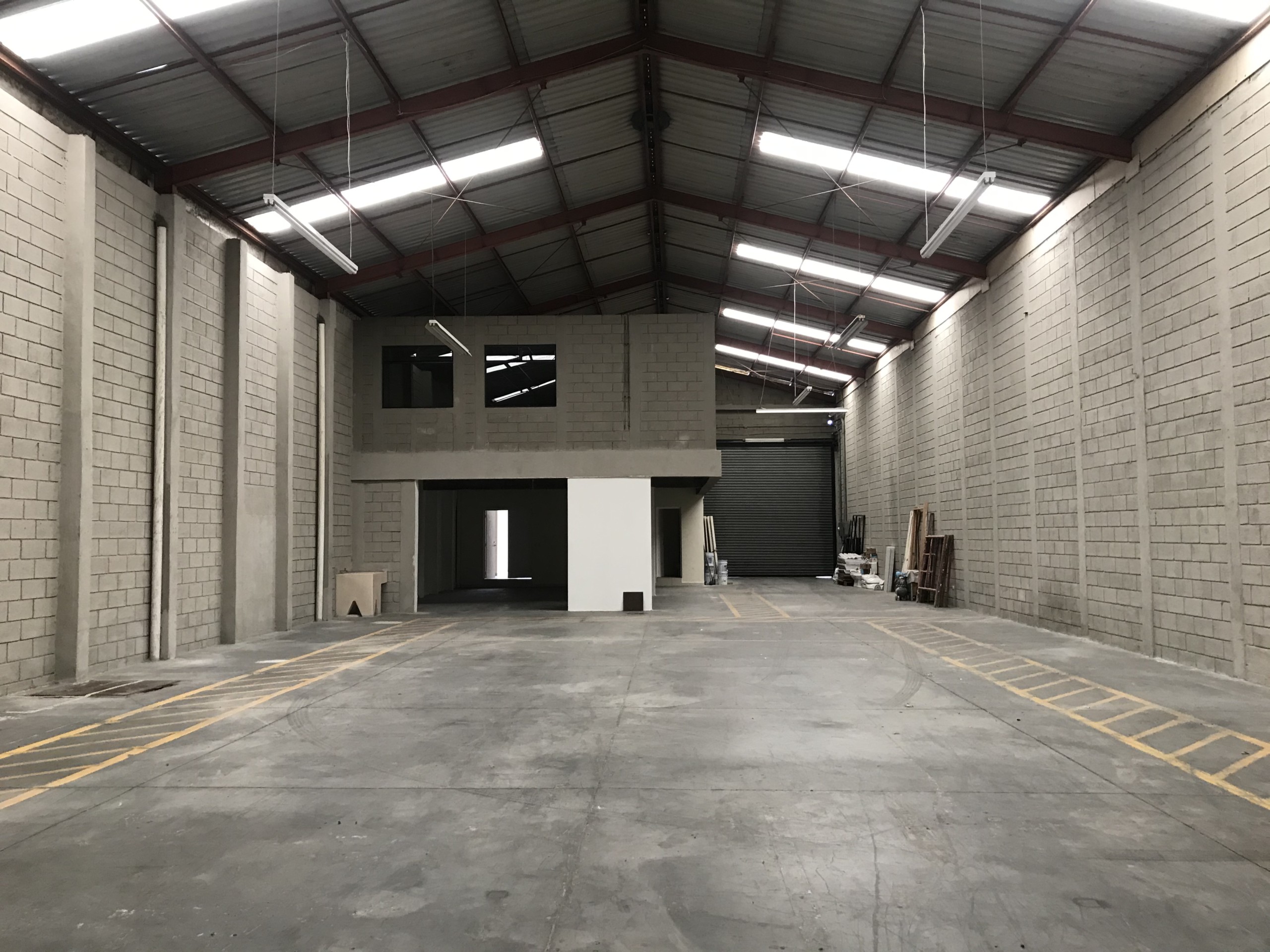 #0077 Amplia bodega en Renta Zona 10 – Inmobiliaria ADMASA